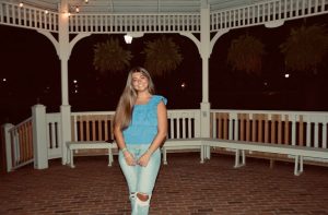 Dixie Lynn: Age, Bio, Family & Net Worth 2024